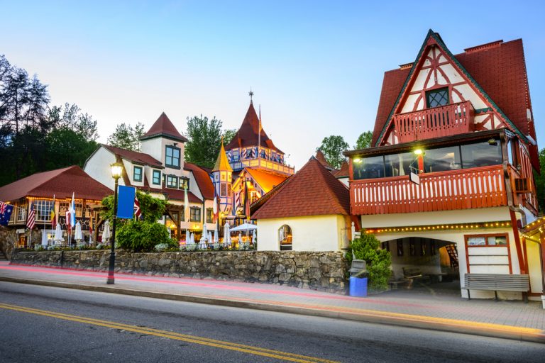 15 Cutest Blue Ridge Mountain Towns Across The South - Southern Trippers