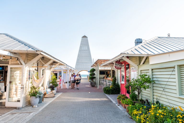 15 Cutest Small Towns in The South, USA - Southern Trippers